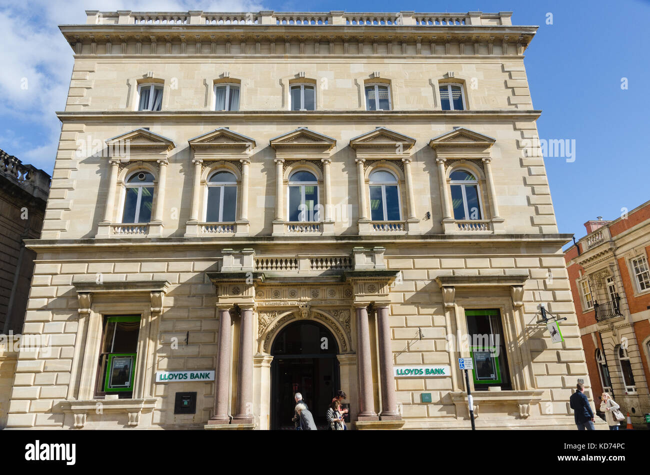 Lloyds bank building hi-res stock photography and images - Alamy
