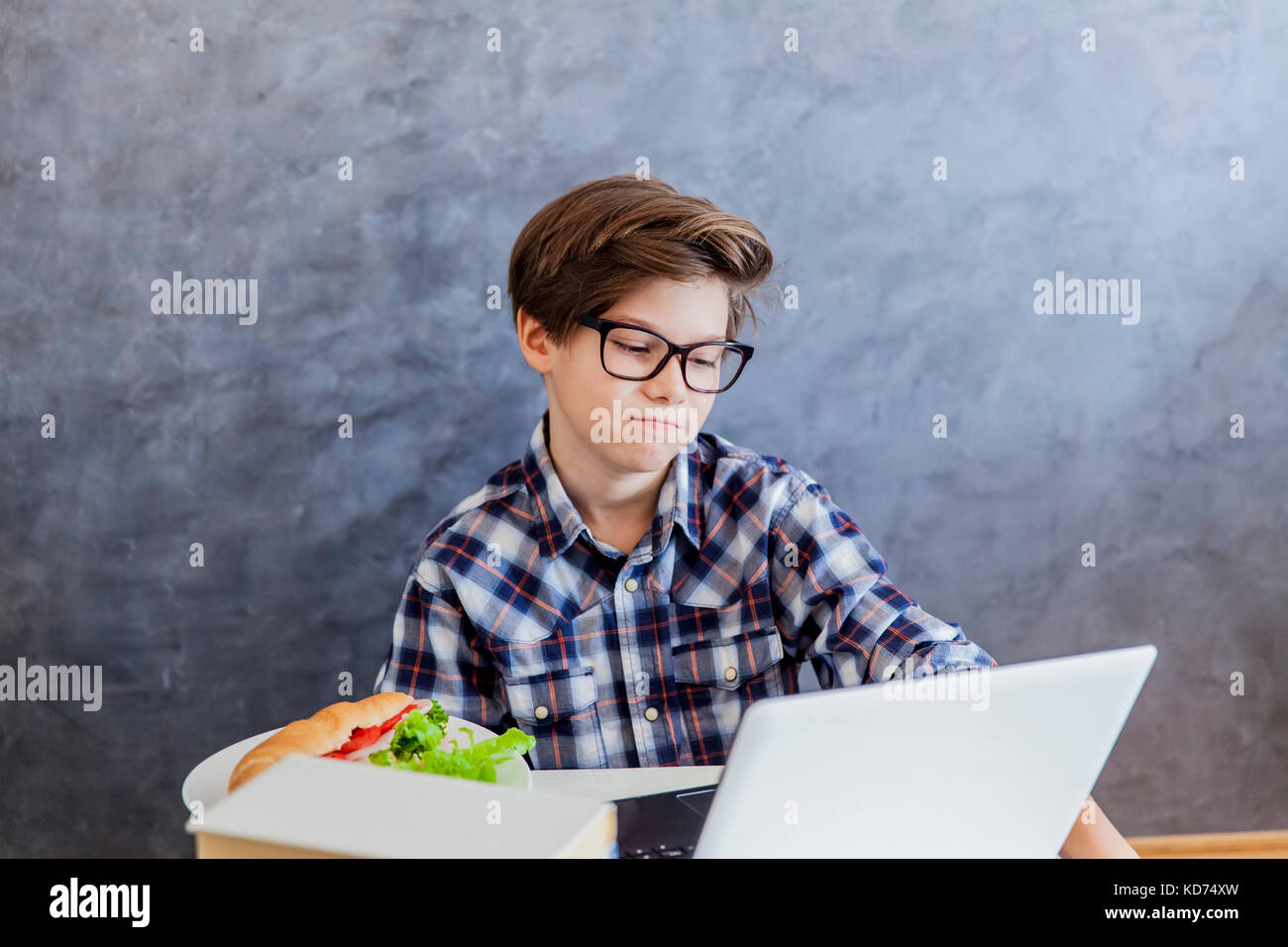 Teen boy computer sad hi-res stock photography and images - Alamy
