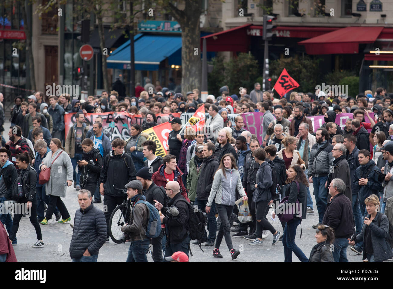 Demonstration in Paris of the civil service, Strike and public ...