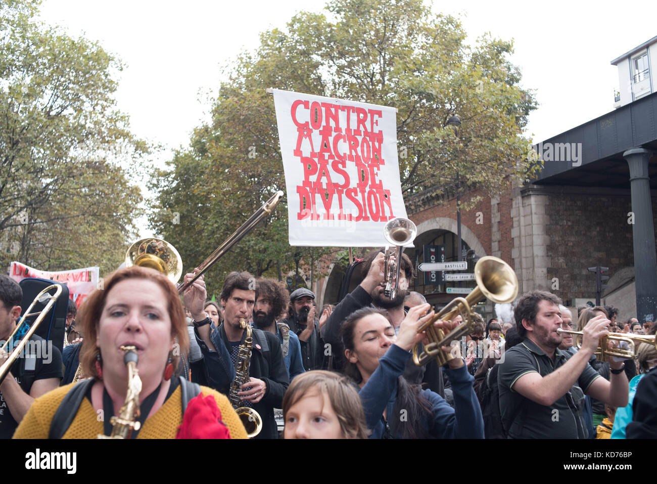 Demonstration in Paris of the civil service, Strike and public ...