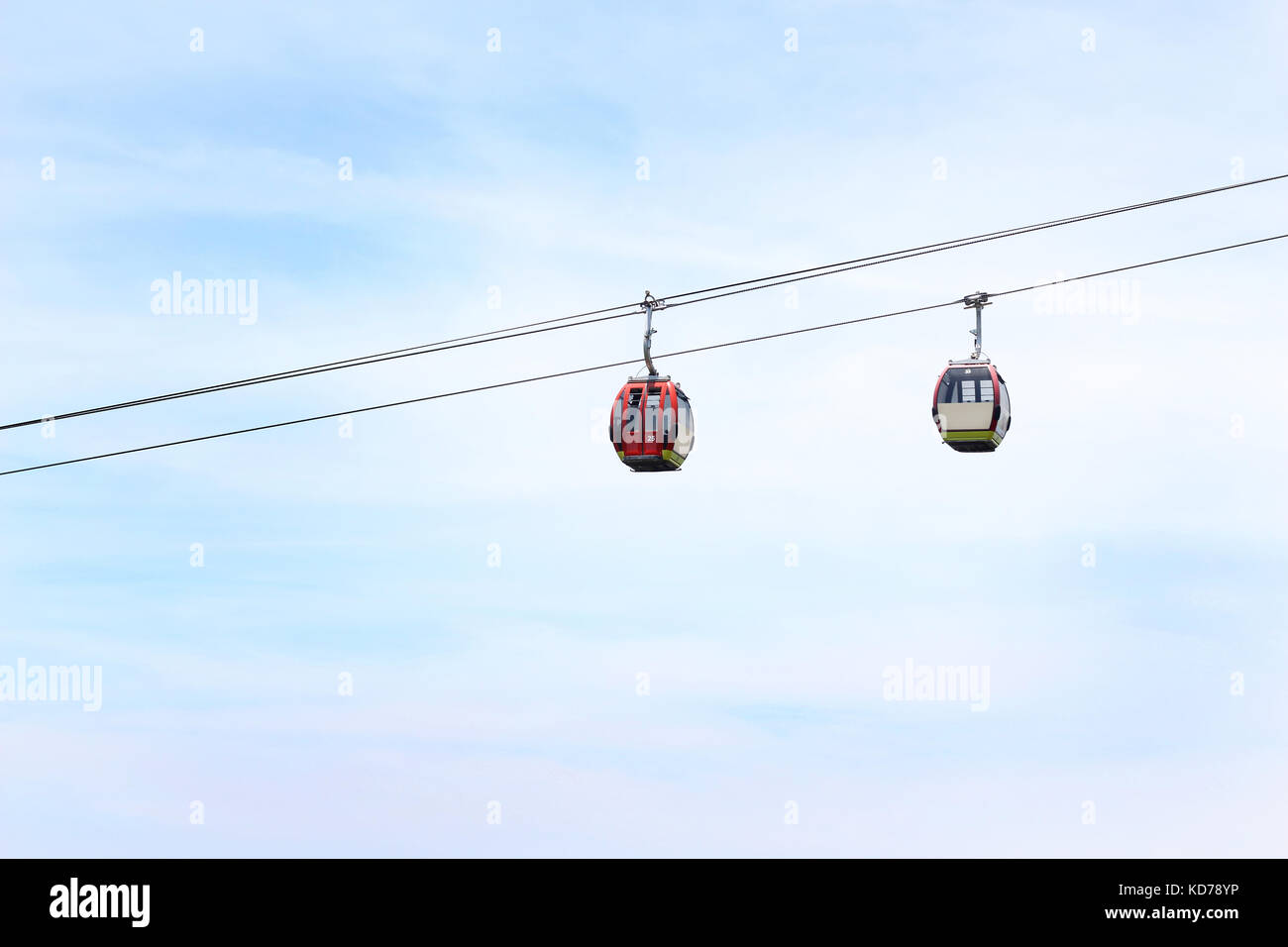 Cable aerial lift top hi-res stock photography and images - Alamy