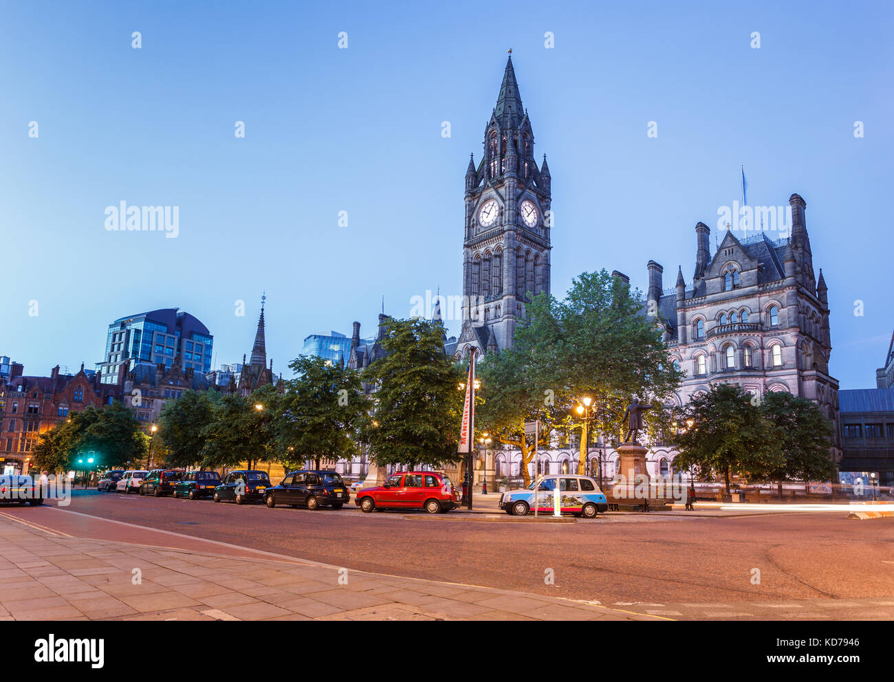 Manchester town hall clock tower hi-res stock photography and images ...