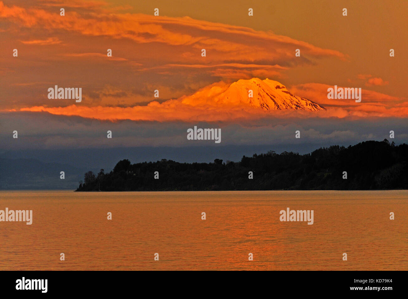 Calbuco volcano hi-res stock photography and images - Alamy