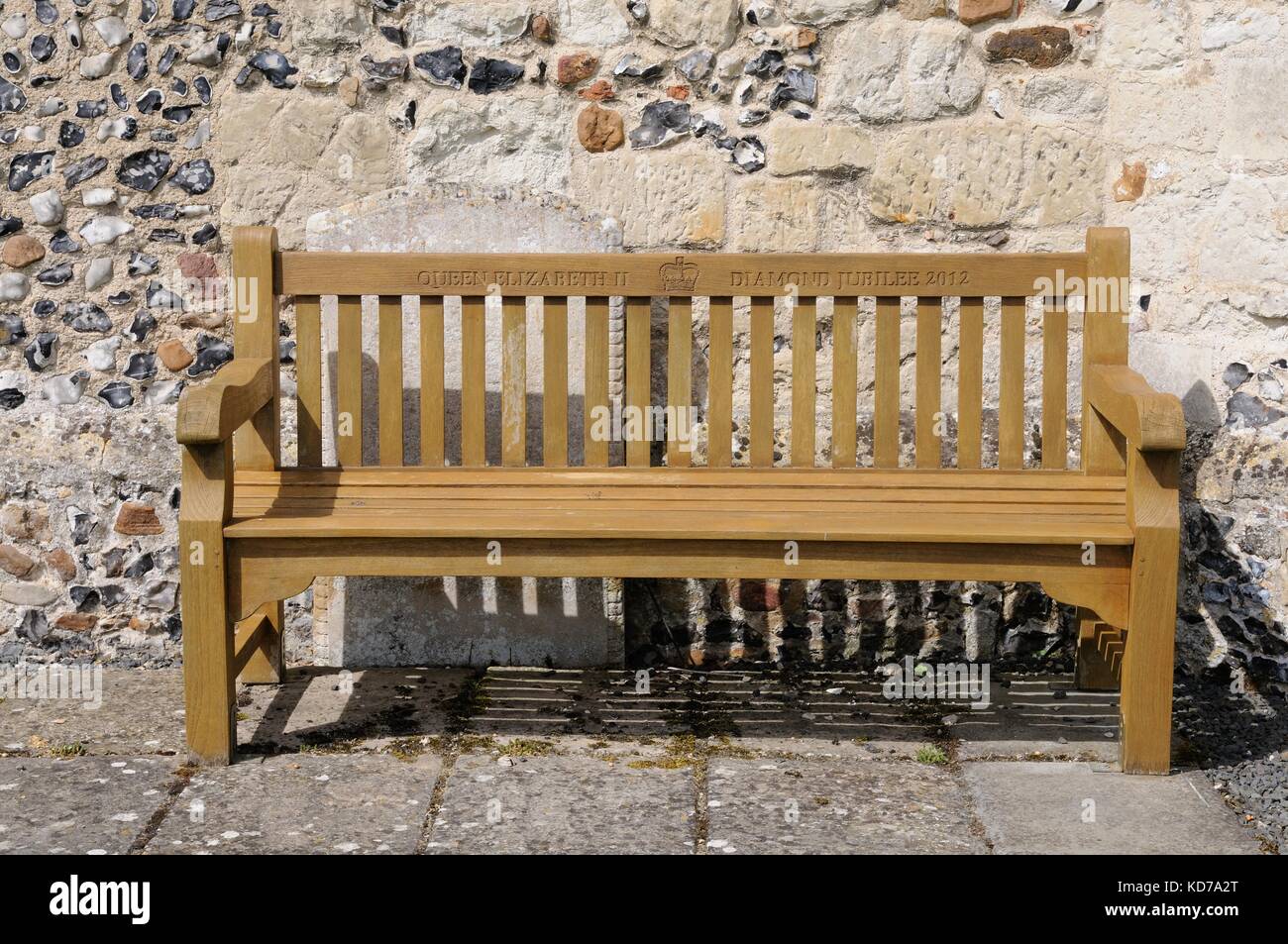 Memorial bench queen elizabeth queen hi-res stock photography and ...