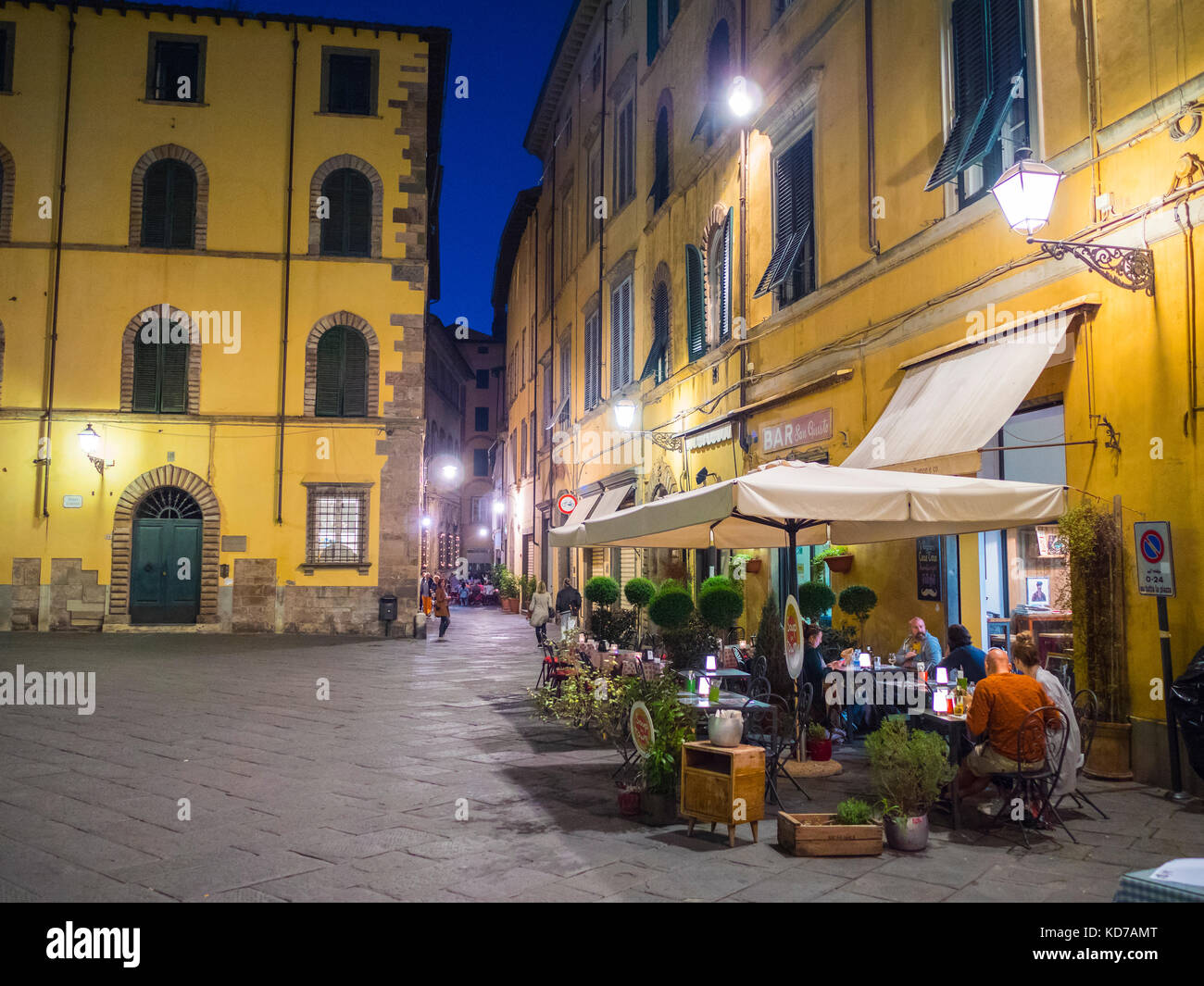 Beautiful pizzeria restaurant in the streets of Lucca Stock Photo - Alamy