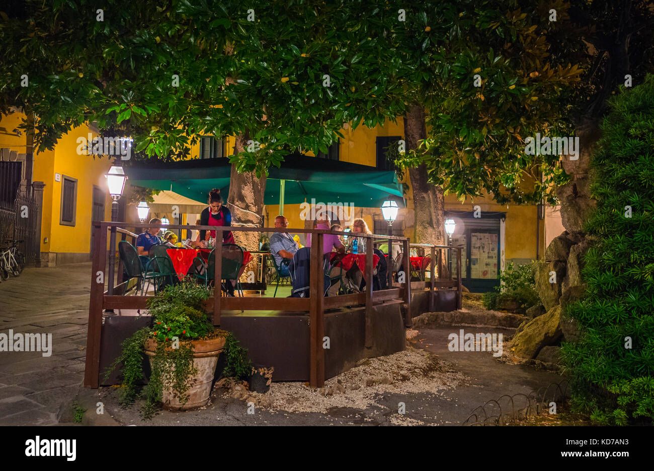 Popular restaurant in the hostoric city center of Lucca Stock Photo - Alamy
