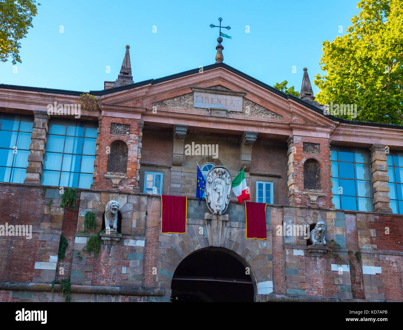 Lucca aerial amphitheater square hi-res stock photography and images ...
