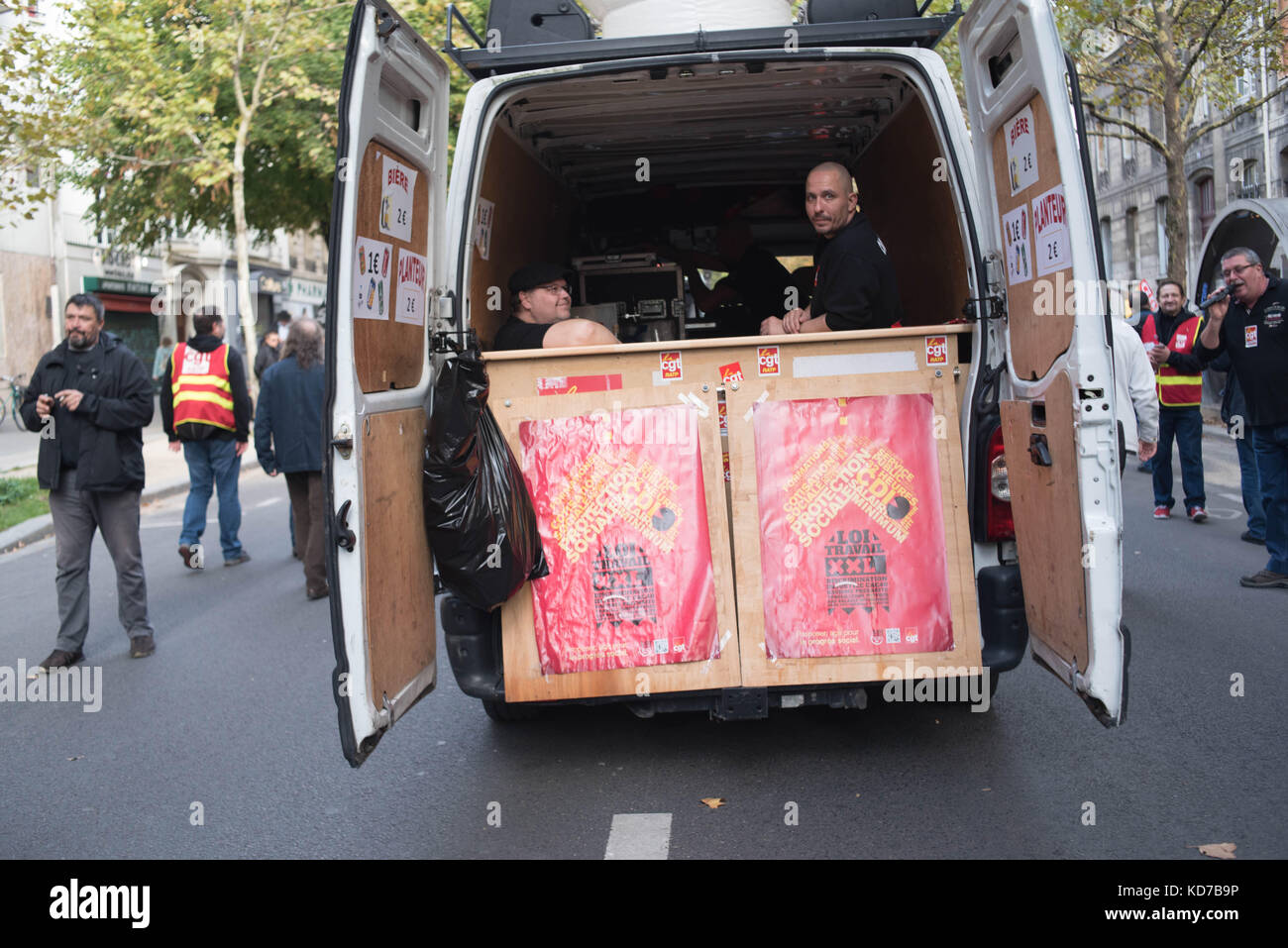 Demonstration in Paris of the civil service, Strike and public ...
