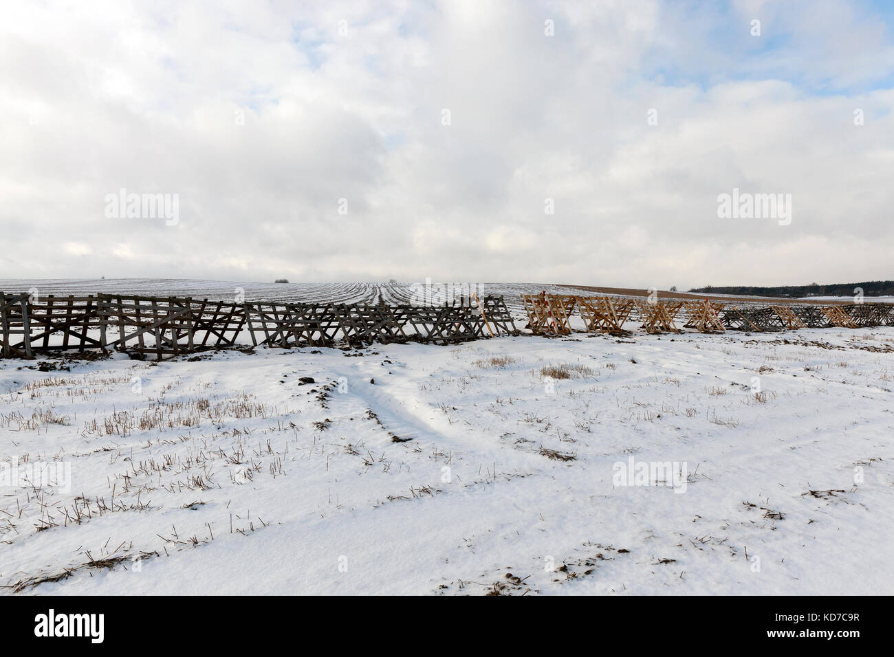 Snowdrift wave hi-res stock photography and images - Alamy