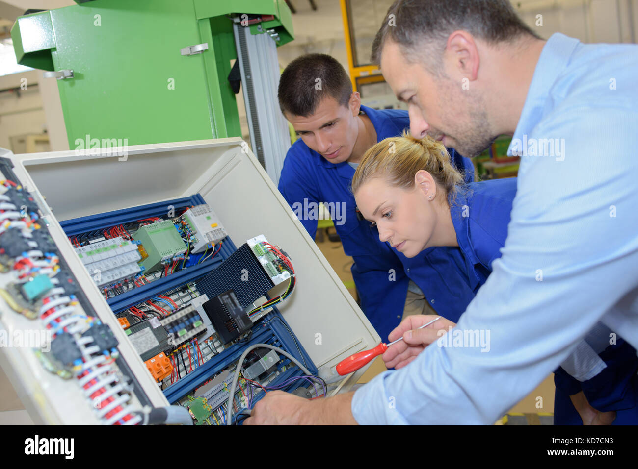 Taught wire hi-res stock photography and images - Alamy