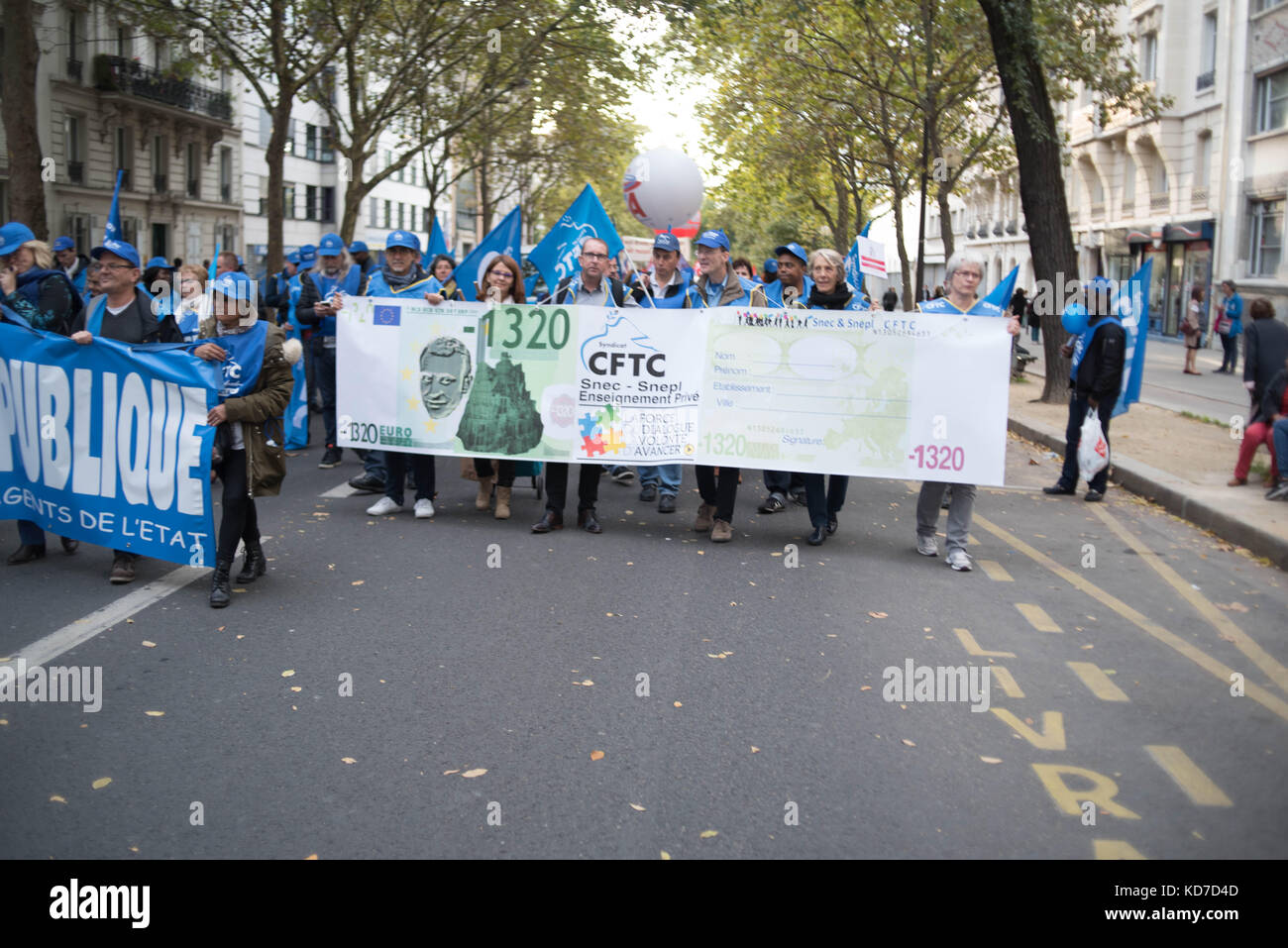 Demonstration in Paris of the civil service, Strike and public ...