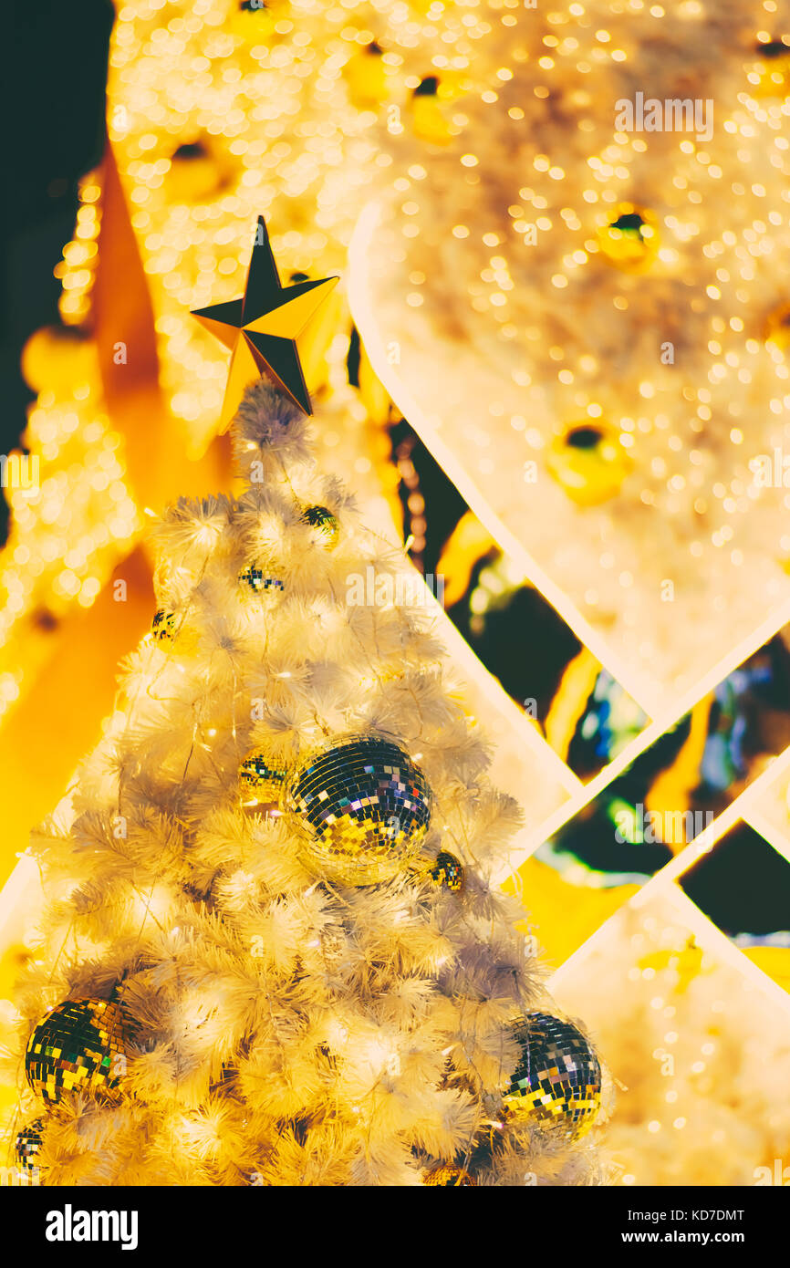Yellow christmas ornaments on tree Stock Photo - Alamy