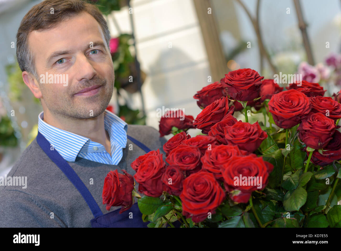 male florist in his shop Stock Photo - Alamy