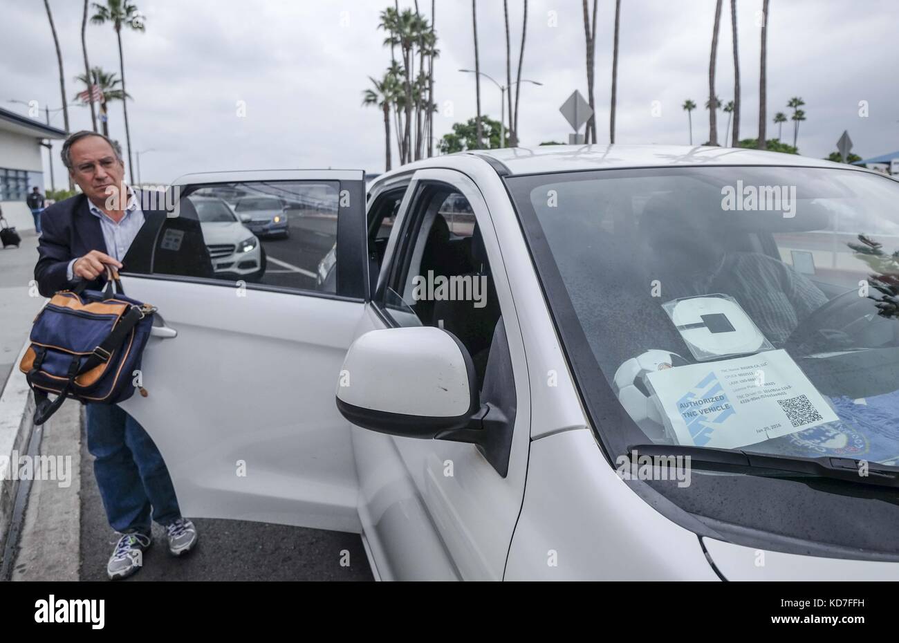 Los Angeles, California, USA. 31st July, 2017. Uber/Lyft vehicles drop ...