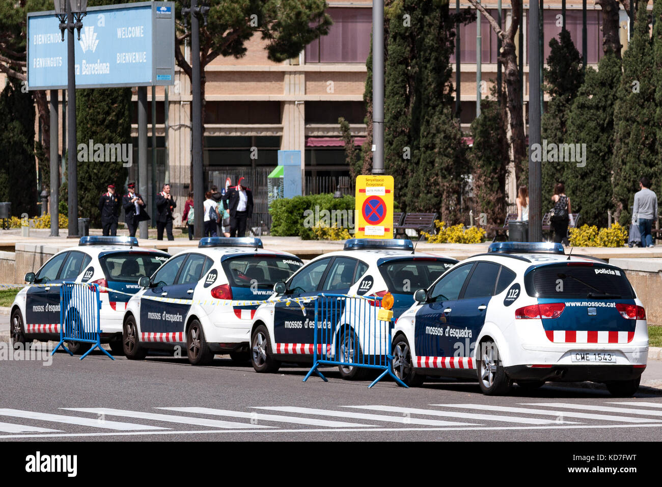 Barcelona police vehicle hi-res stock photography and images - Alamy