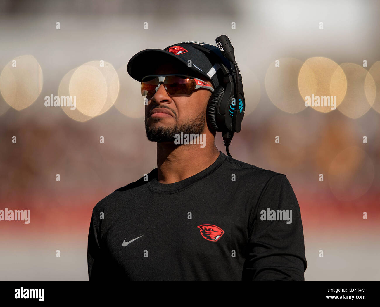Los Angeles, CA, USA. 07th Oct, 2017. Oregon State cornerback coach ...