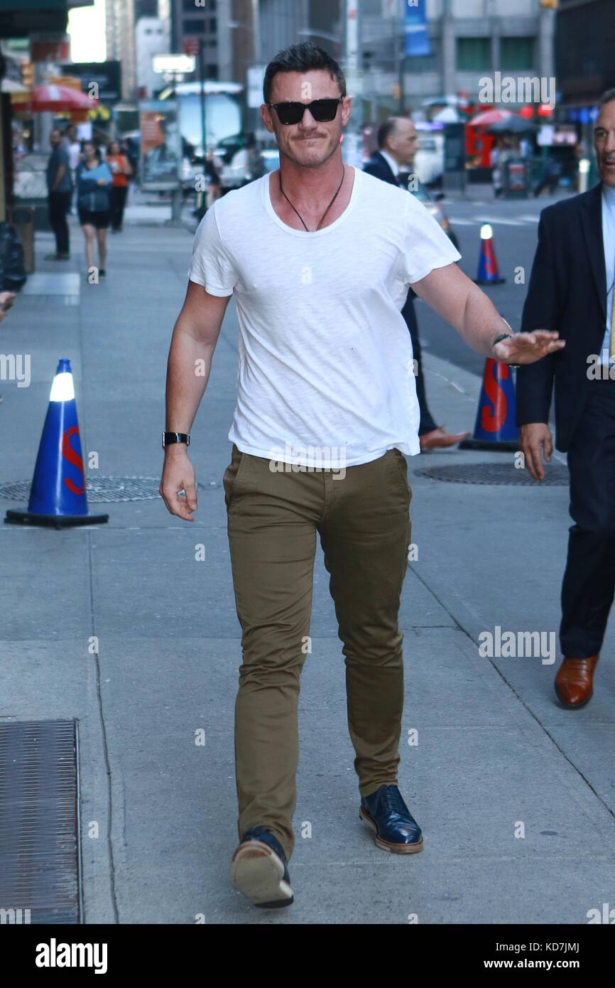 New York, NY, USA. 10th Oct, 2017. Luke Evans at The Late Show With ...