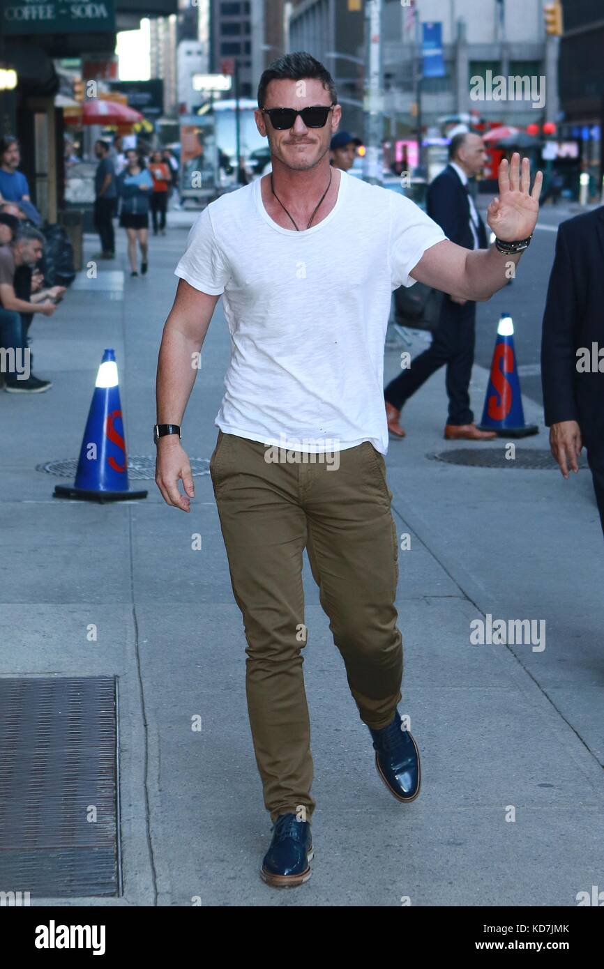 New York, NY, USA. 10th Oct, 2017. Luke Evans at The Late Show With ...