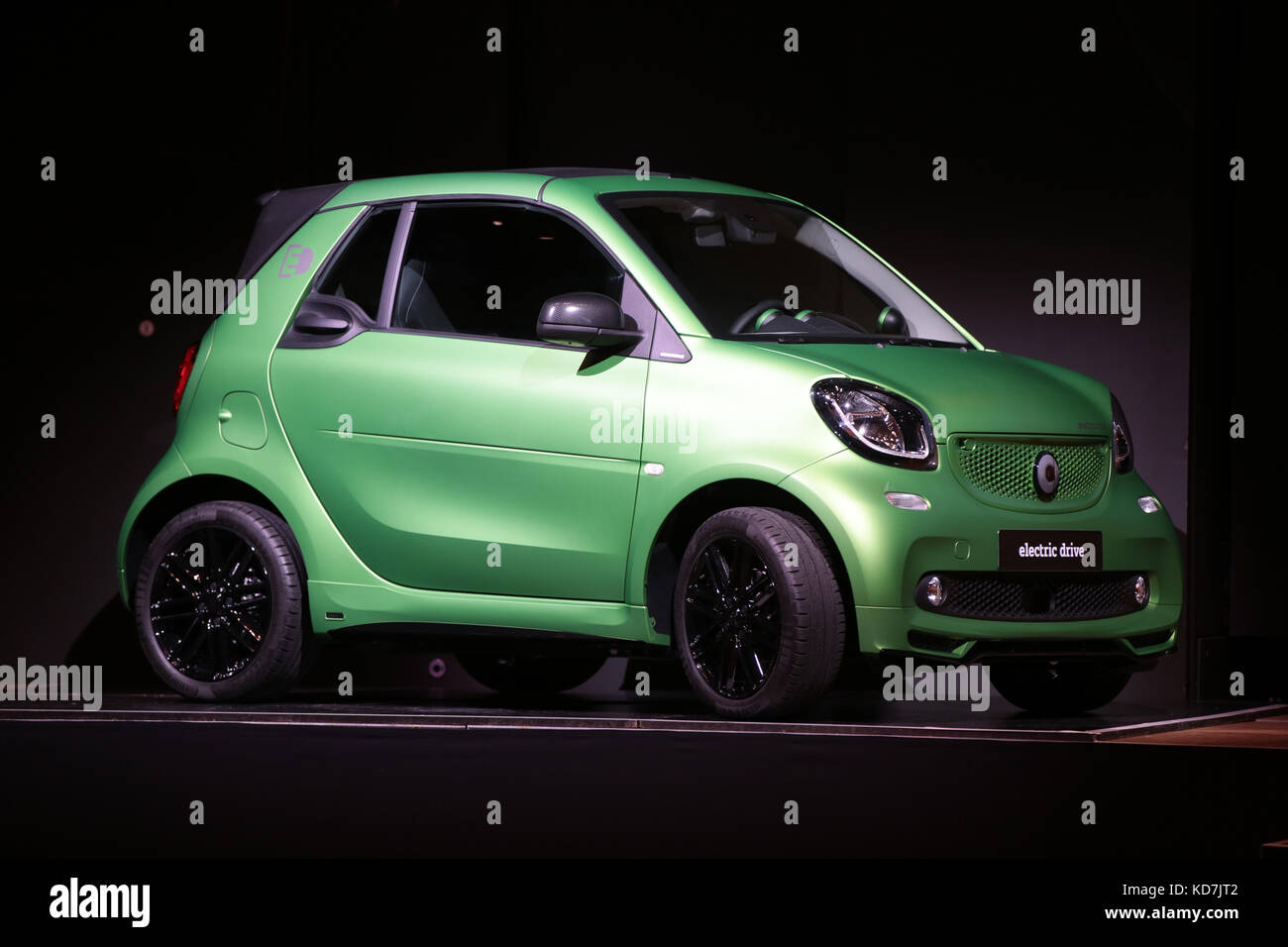 Stuttgart, Germany. 10th Oct, 2017. A Smart electric car stands on the ...