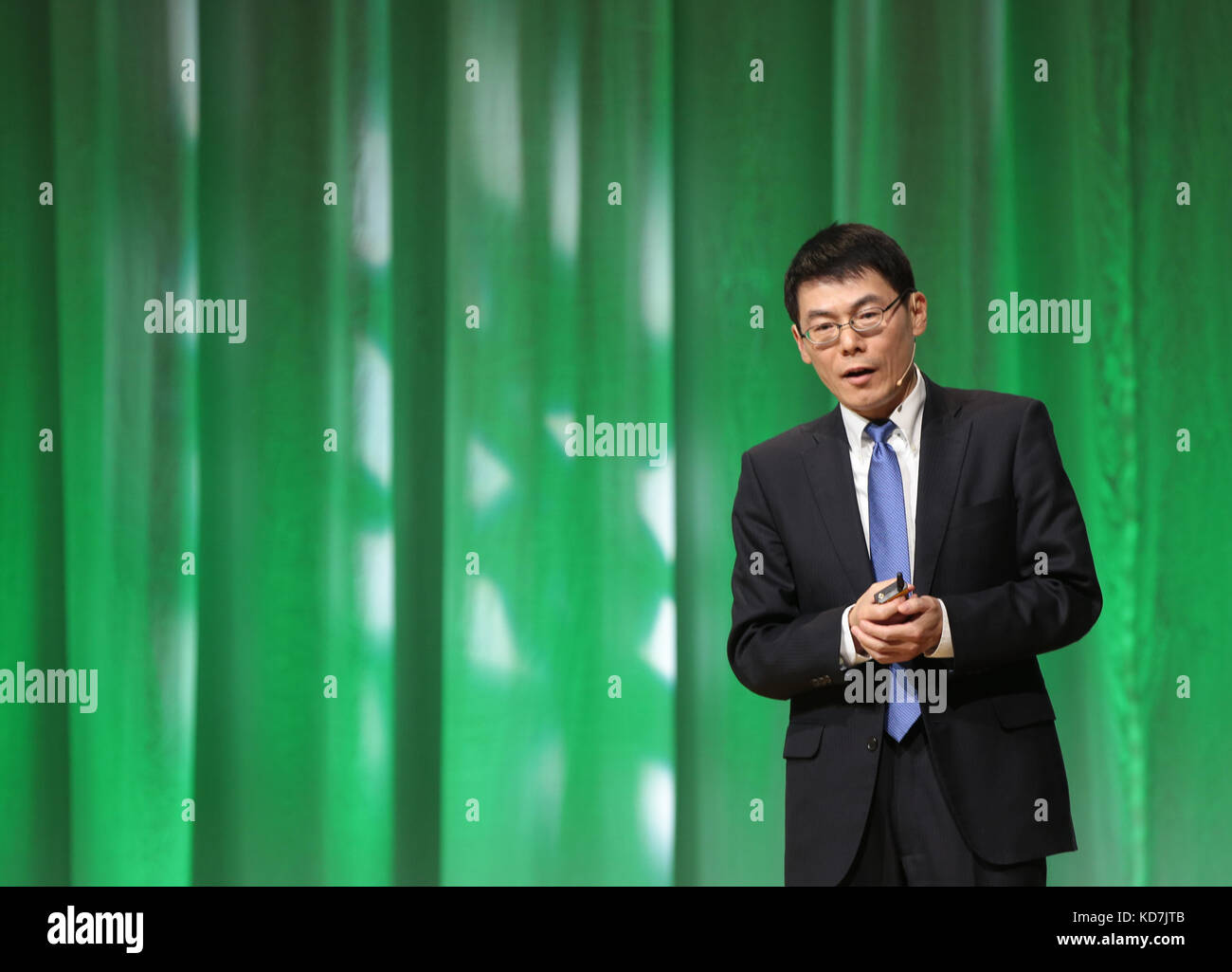 Stuttgart, Germany. 10th Oct, 2017. Qing Zhou of Tsinghua University ...