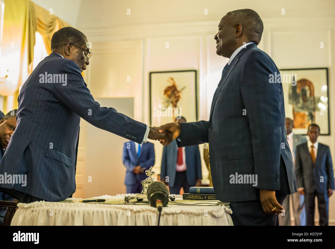 Harare. 10th Oct, 2017. Zimbabwean President Robert Mugabe (L, Front ...