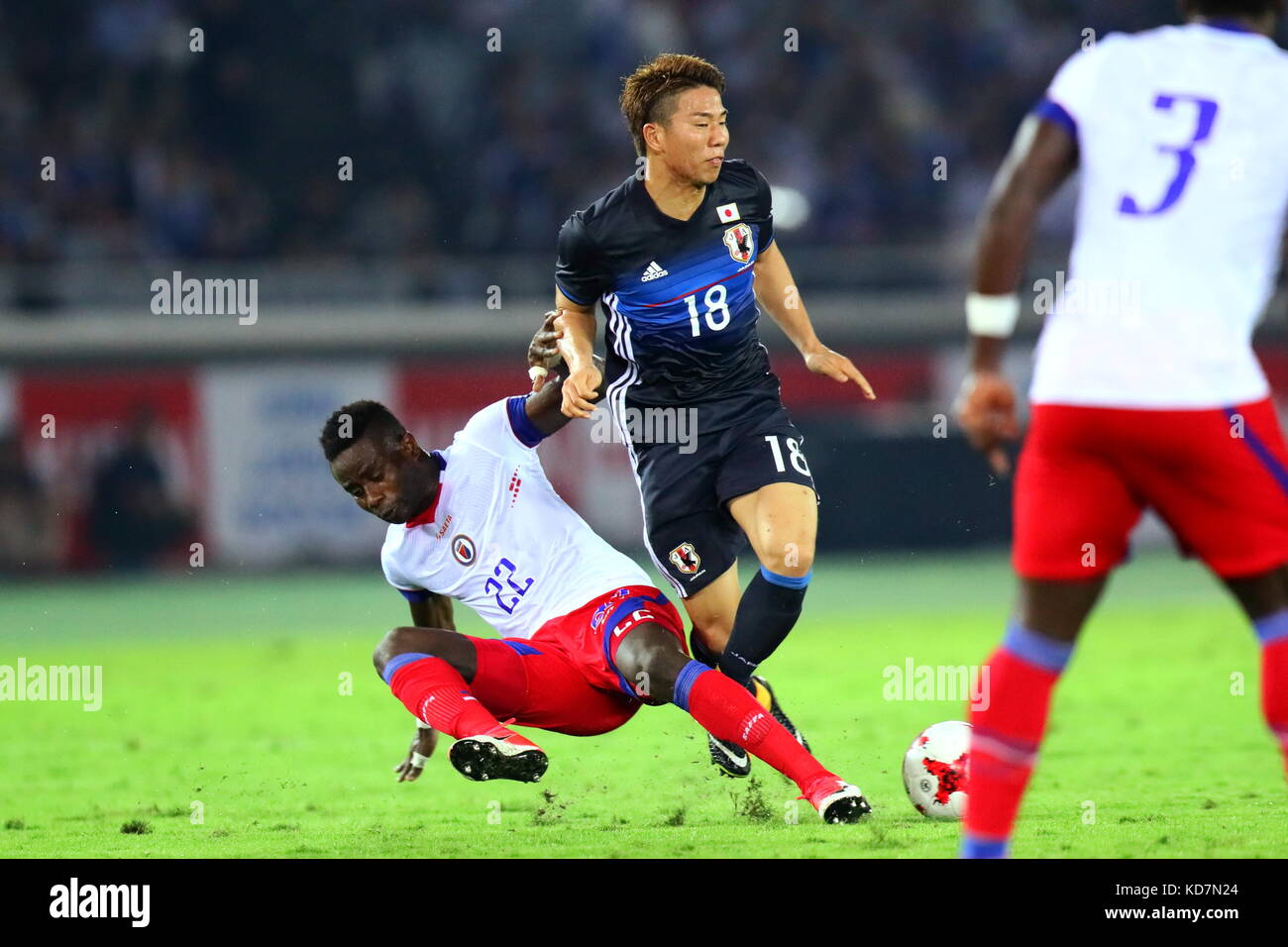 Kanagawa, Japan. 10th Oct, 2017. (L-R) Alex Junior Christian (HAI), Takuma Asano (JPN), Football ...