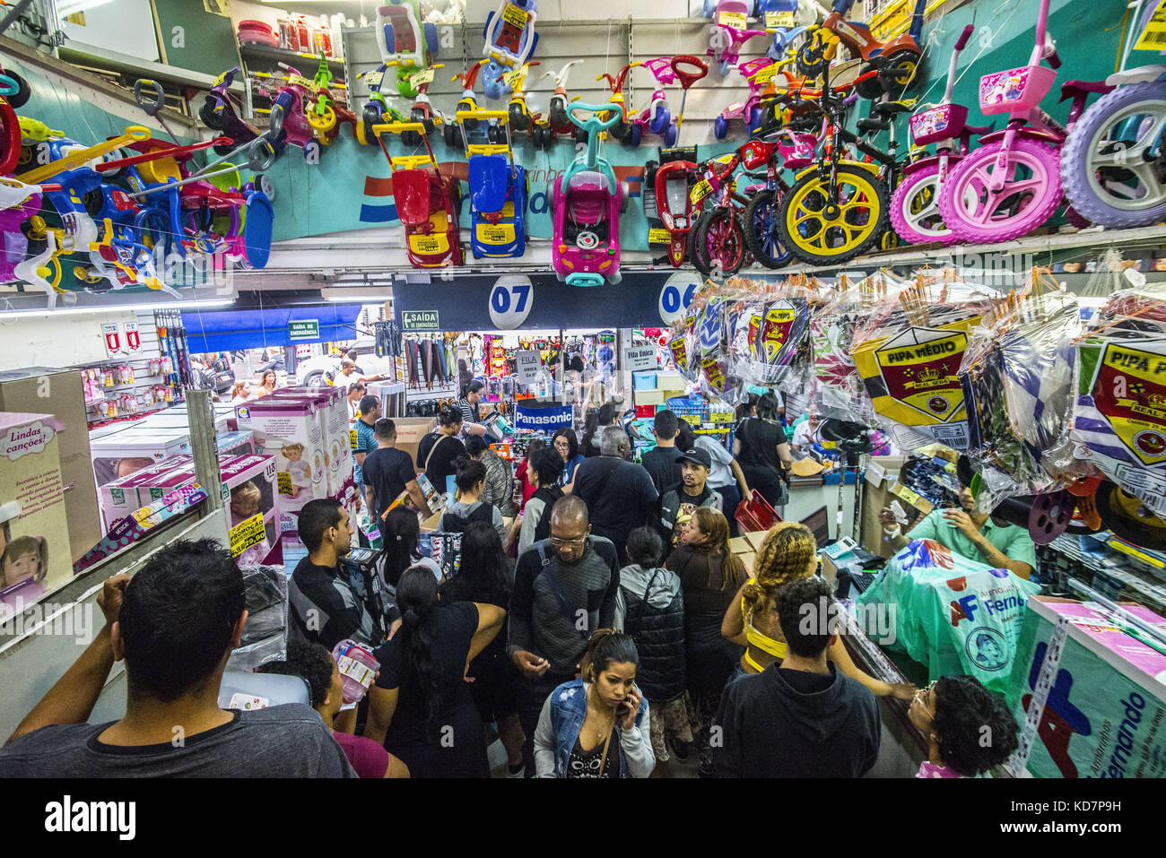 Consumer movement hi-res stock photography and images - Alamy