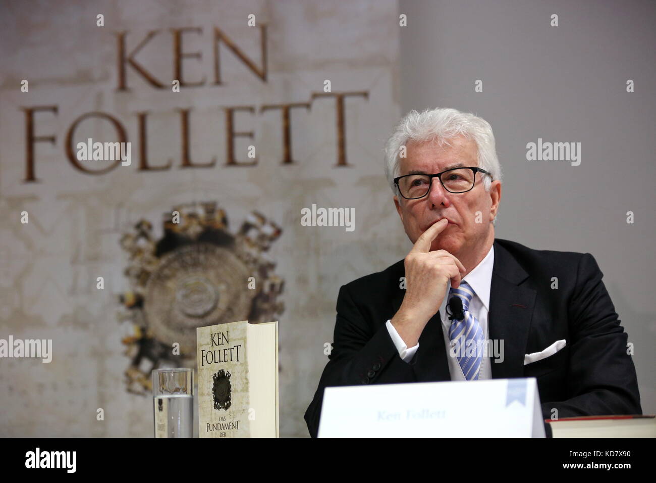 History book fair hi-res stock photography and images - Alamy