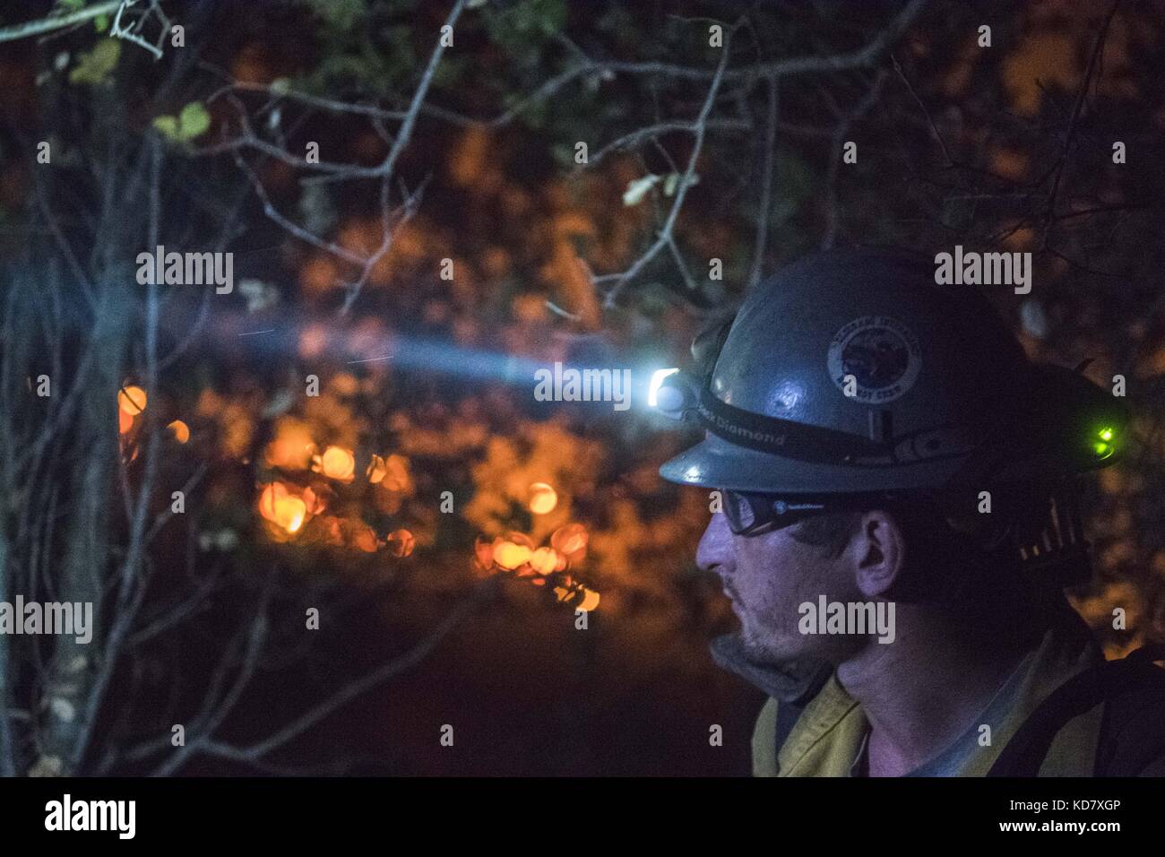 Napa County, USA. 10th Oct, 2017. A US Forest Service crew member on ...
