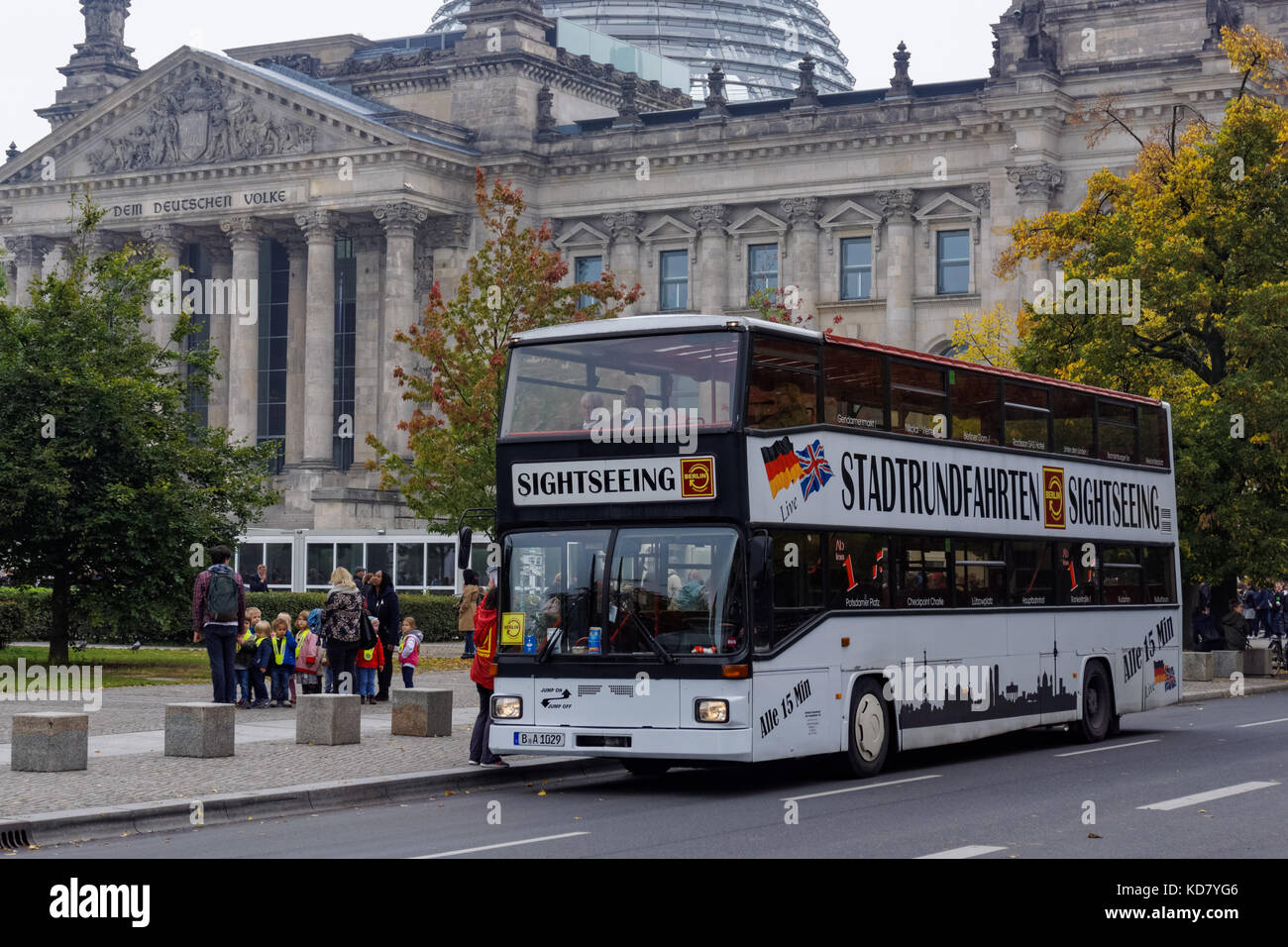 Sightseeing bus in front of the Reichstag building in Berlin, Germany ...