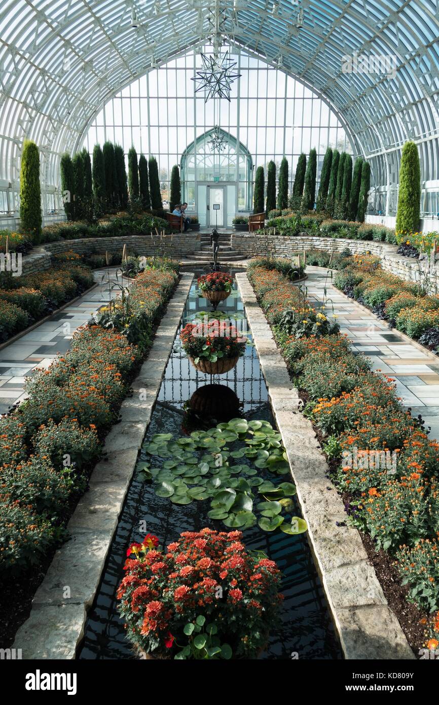 Marjorie McNeely Conservatory at Como Park Zoo and Conservatory in St ...