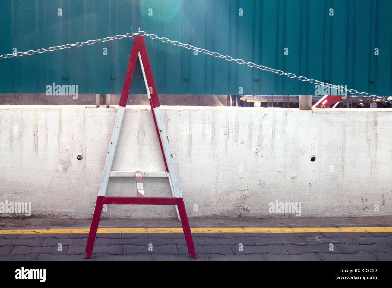 Constructionbarrier hi-res stock photography and images - Alamy