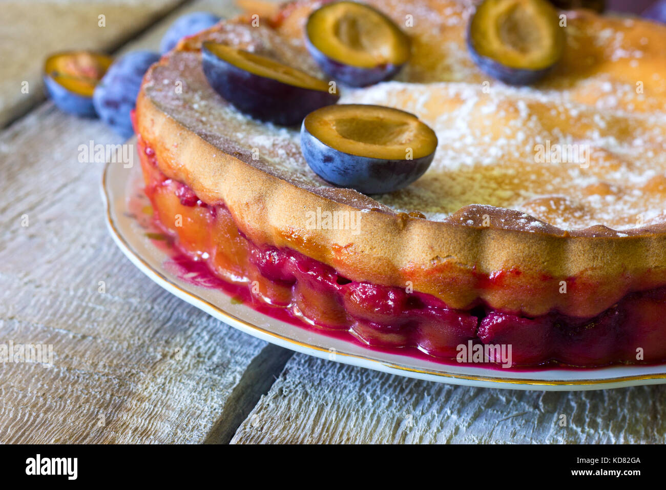 Plum tart hi-res stock photography and images - Alamy