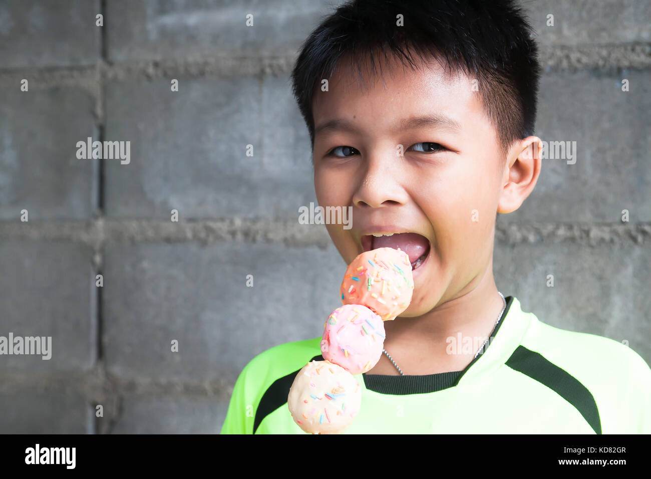 Smile yellow balls hi-res stock photography and images - Alamy