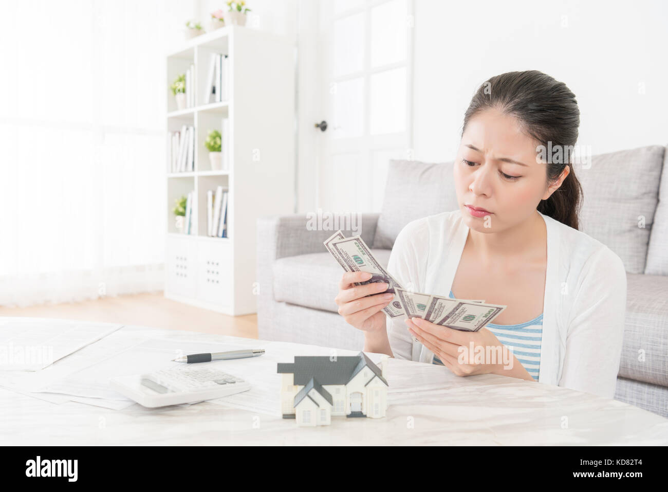 Lady counting money hi-res stock photography and images - Alamy