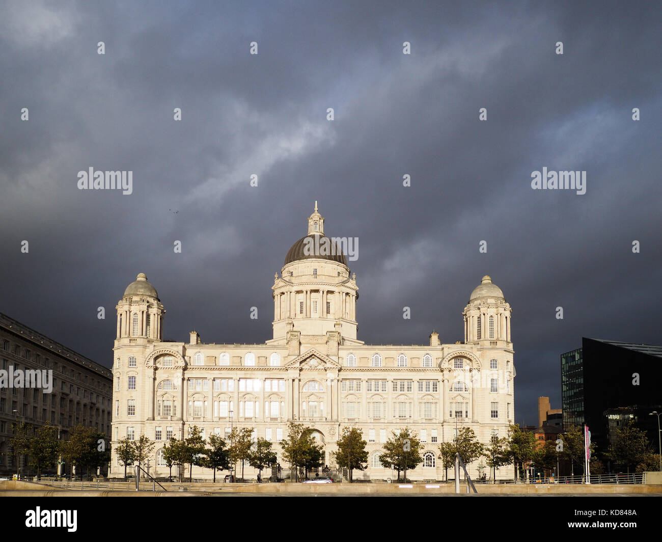 Port of Liverpool Building. Liverpool Waterfront Stock Photo - Alamy