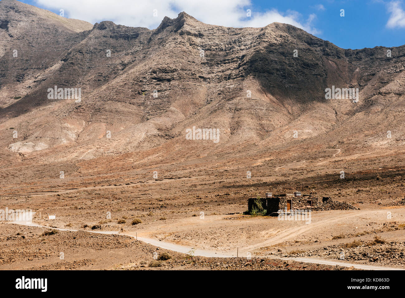Winding road toward the mountains, Cofete, Fuerteventura, Canary ...