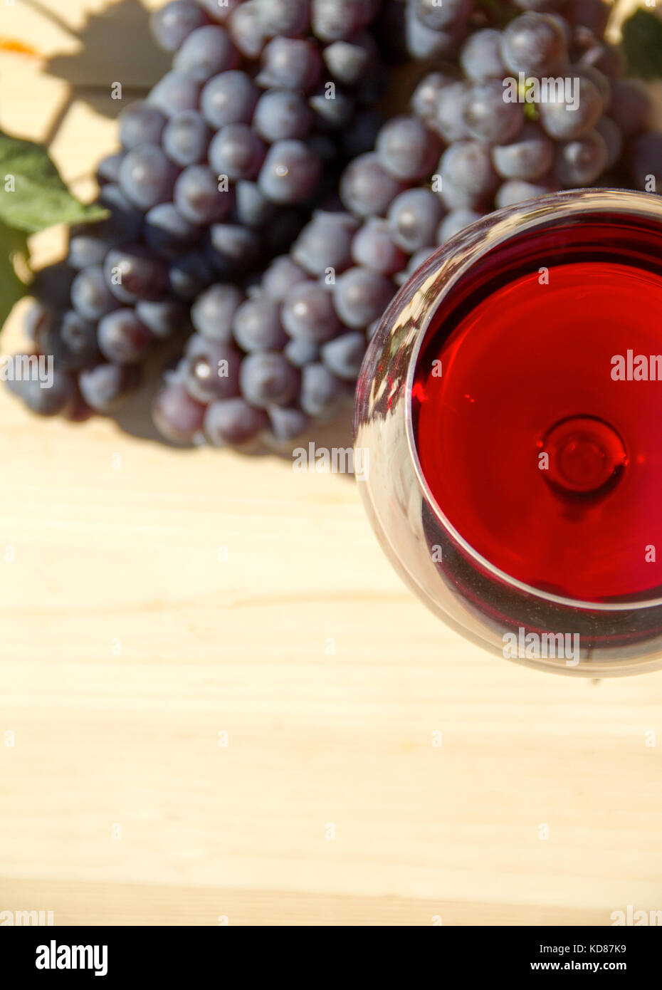 red wineglass with red grapes Stock Photo - Alamy
