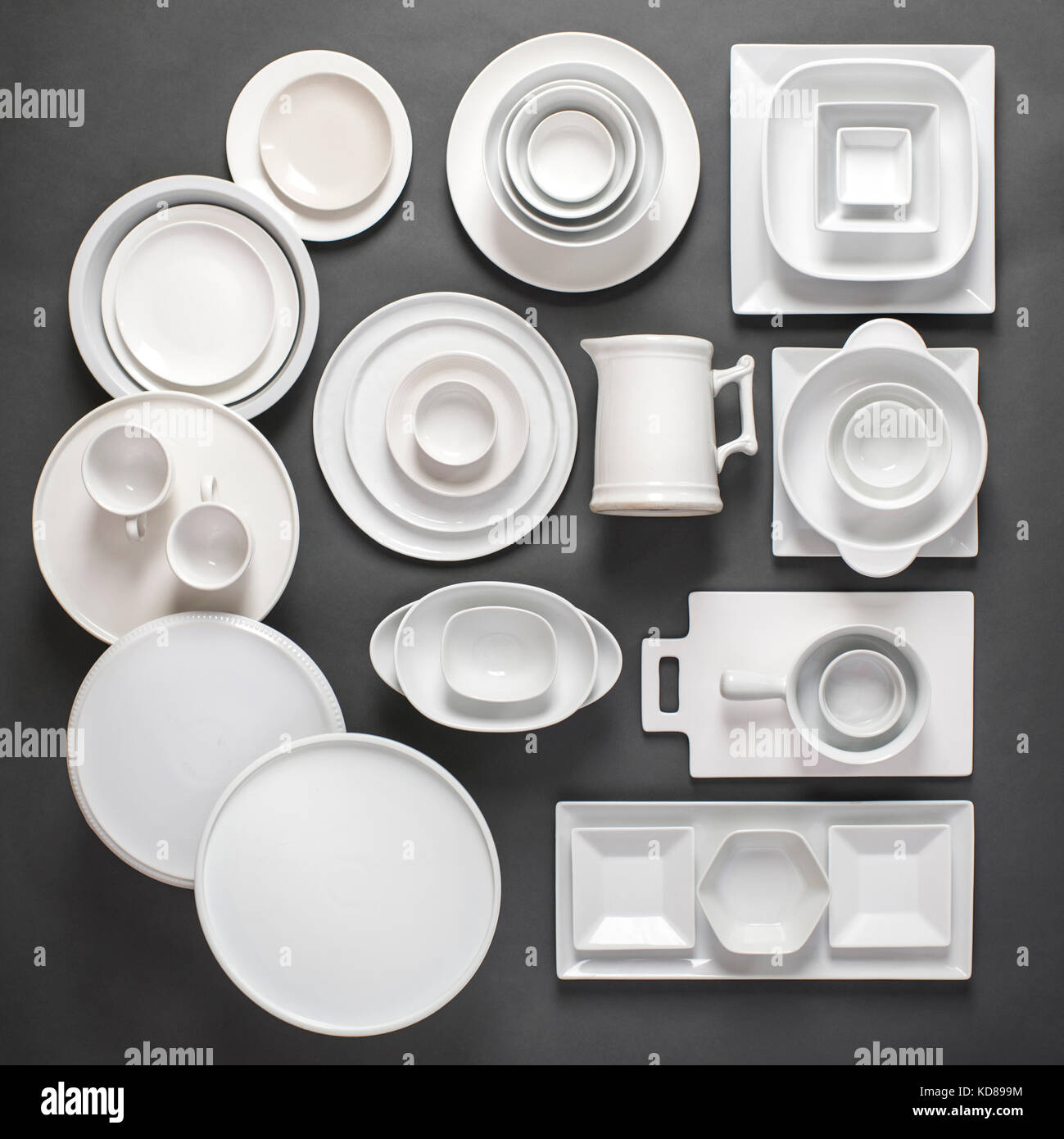 White porcelain dinnerware hi-res stock photography and images - Alamy