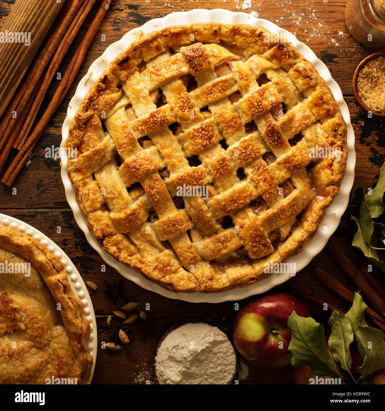 Lattice decorated apple pie hi-res stock photography and images - Alamy