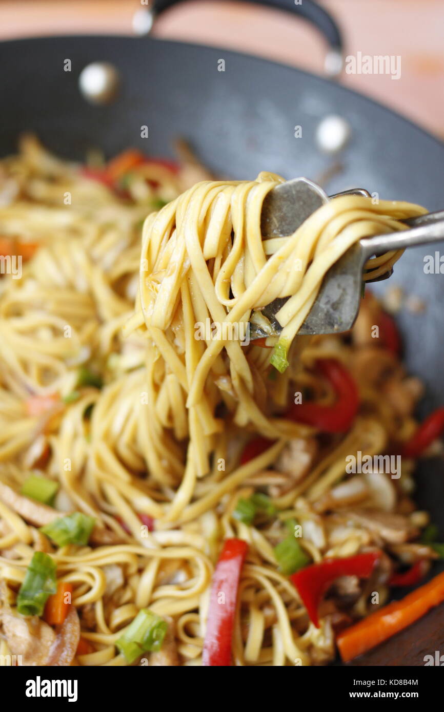 Cooking chinese noodles wok hi-res stock photography and images - Alamy