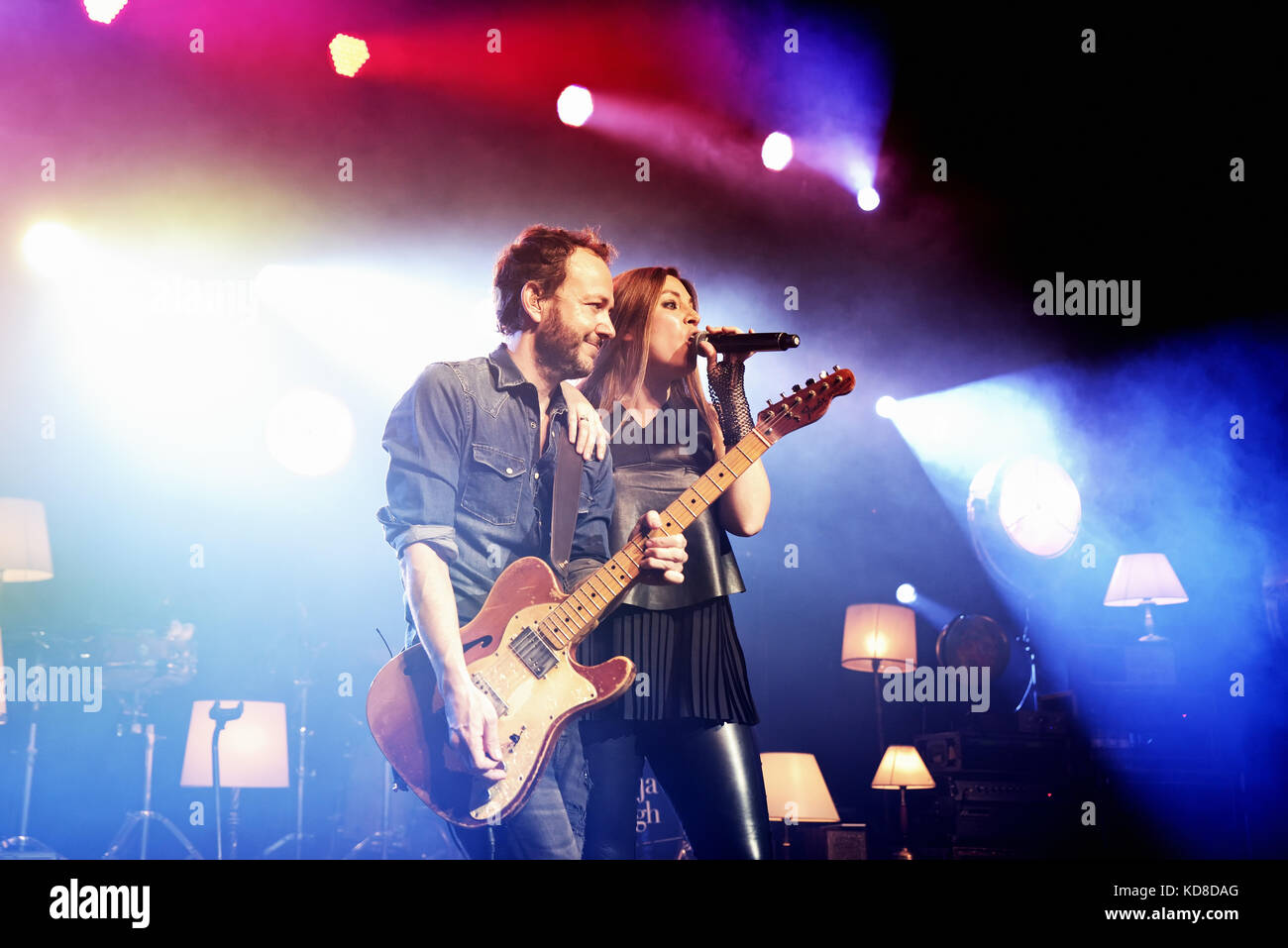 BARCELONA - MAR 18: La Oreja de Van Gogh (Spanish band) perform in ...