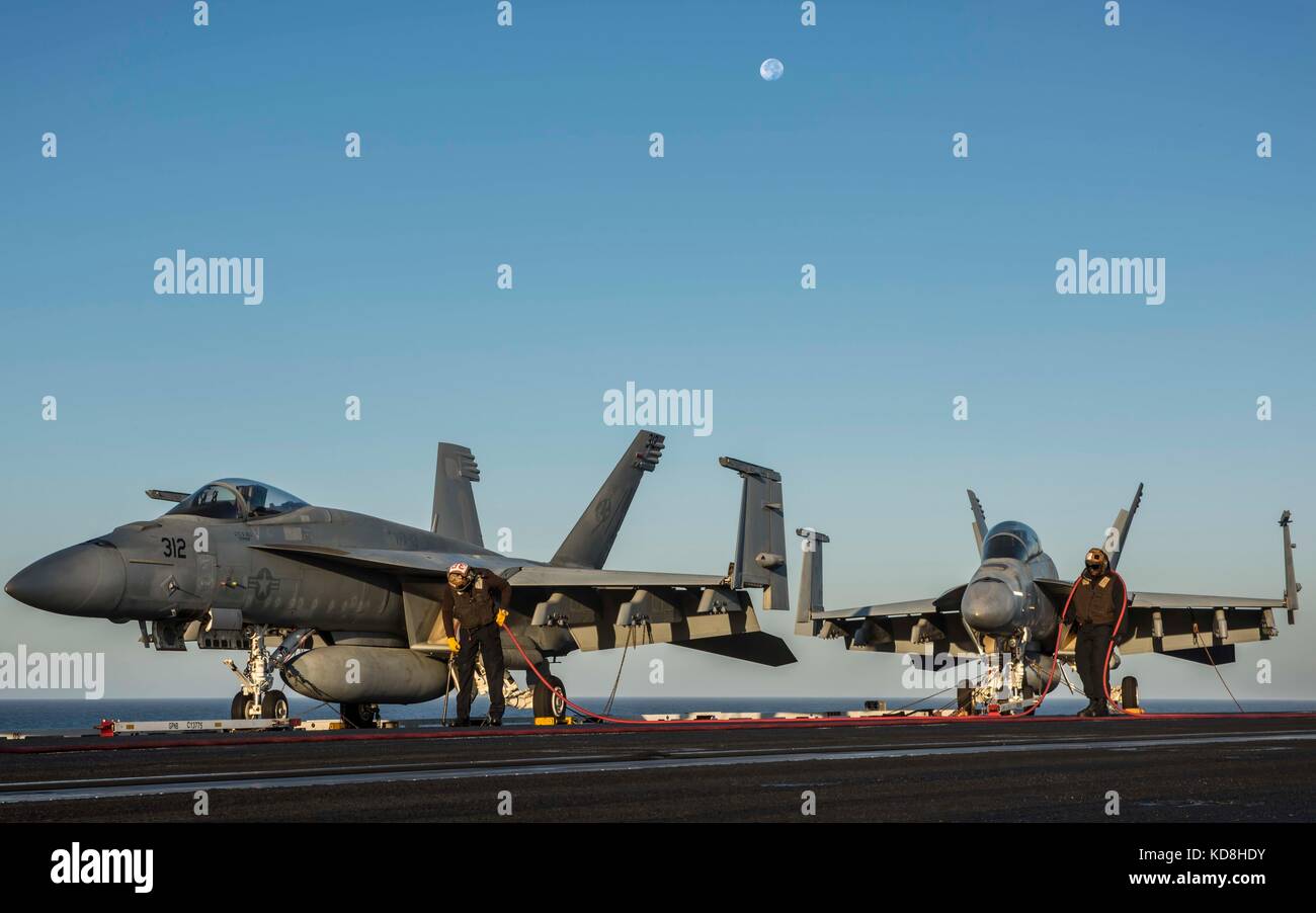 Uss theodore roosevelt cvn 71 hi-res stock photography and images - Alamy