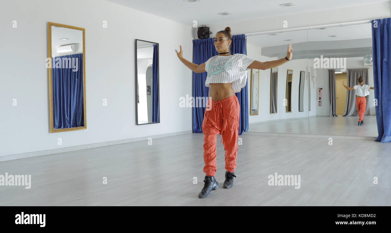 Dancer in studio hi-res stock photography and images - Alamy
