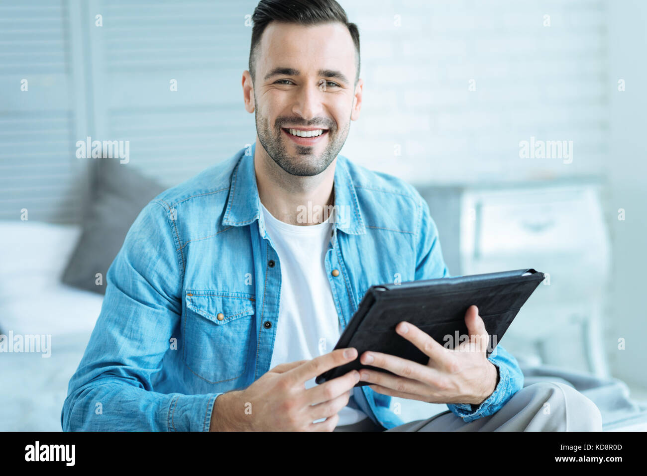 Grinning guy hi-res stock photography and images - Alamy