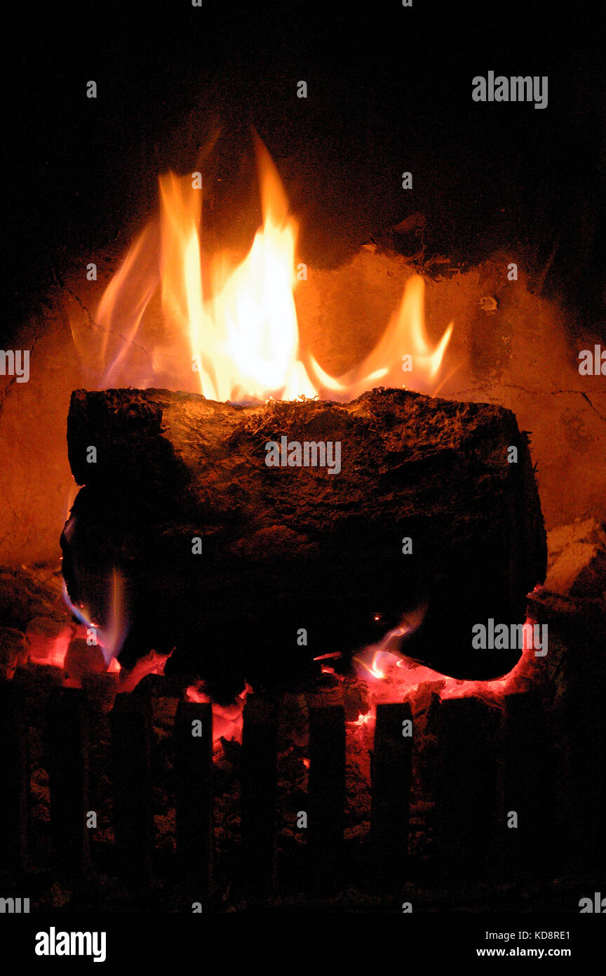 Log fire backdrop hi-res stock photography and images - Alamy
