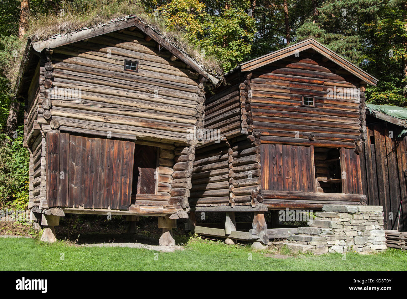 Traditional storehouses hi-res stock photography and images - Alamy
