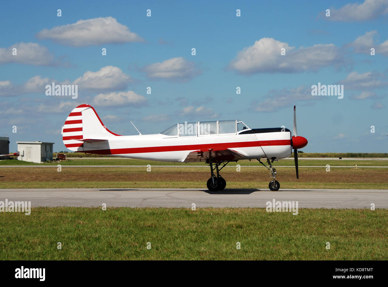 Aerobatic airplane side view Stock Photo - Alamy