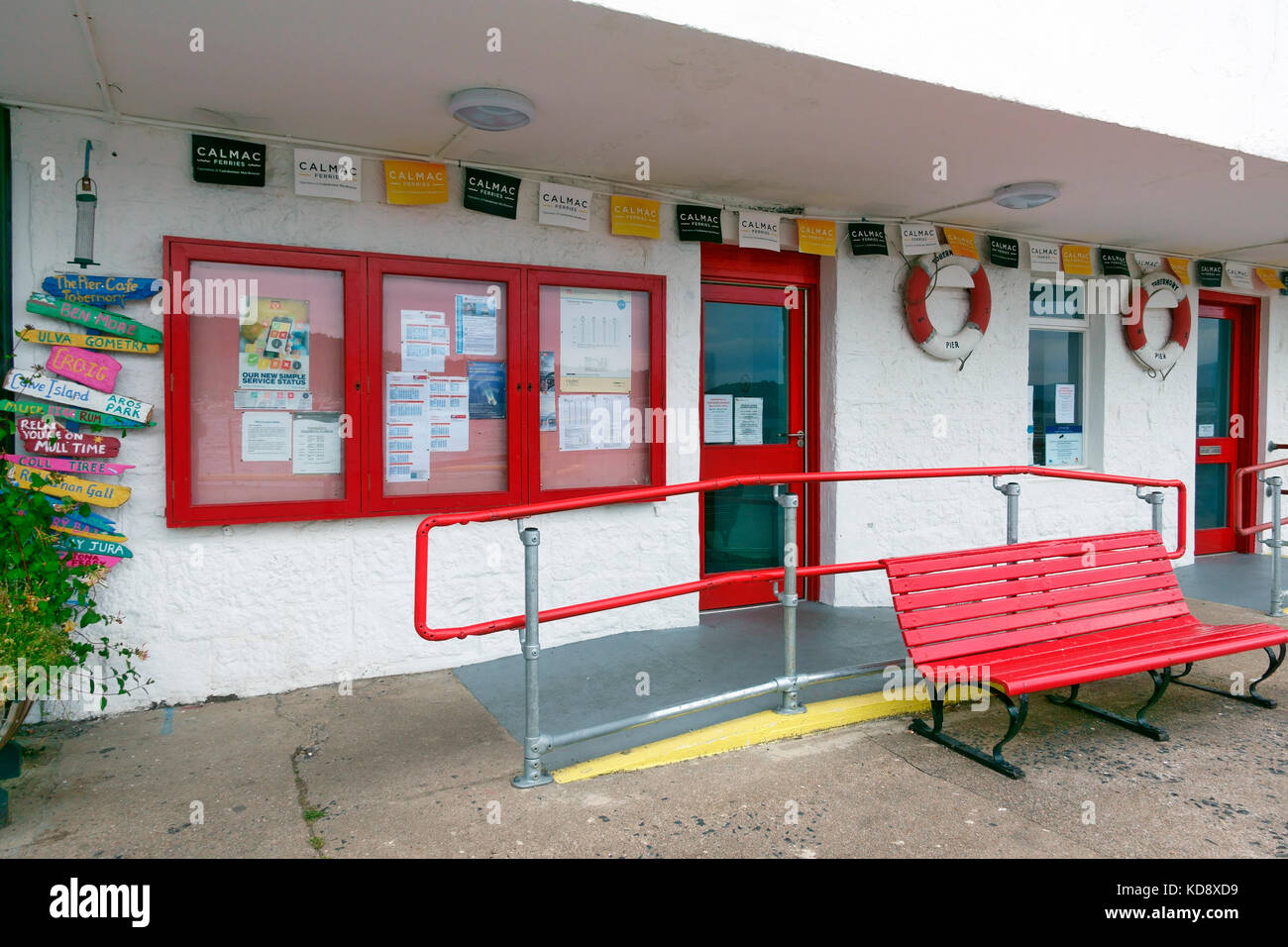 Calmac Ticket Office in Tobermory, Isle of Mull Stock Photo - Alamy