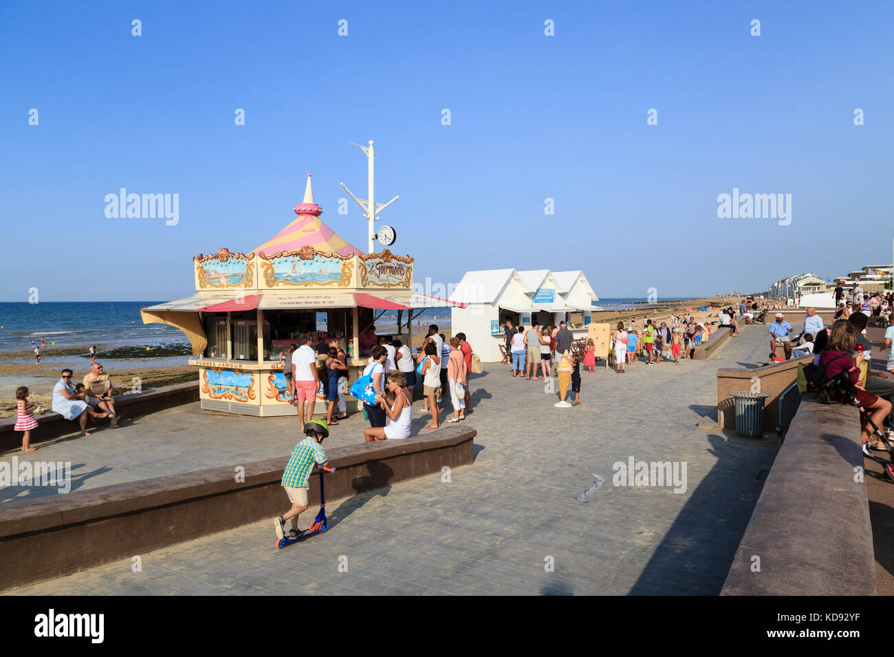 France, Calvados (14), Courseulles-sur-Mer, le bord de mer // France ...